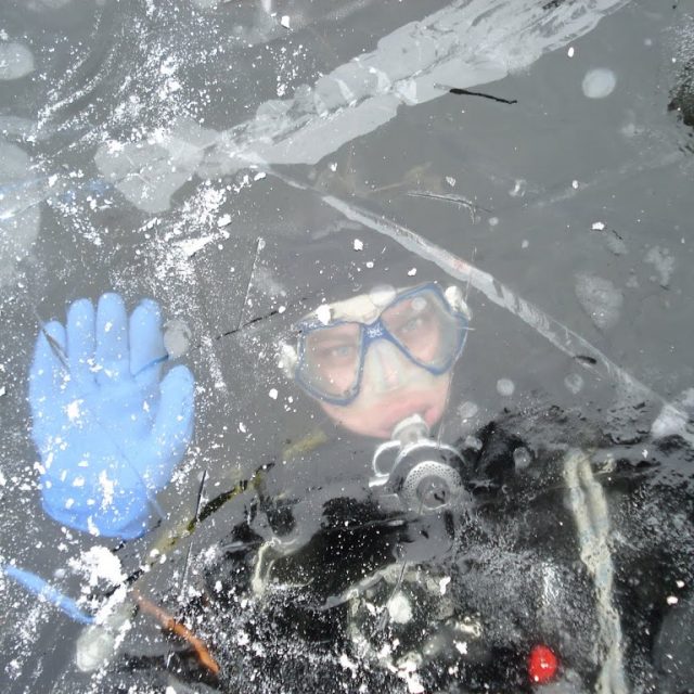 12 februari 2011 Onder het ijs bij de IJZEREN MAN in Weert. - Duikteam ...